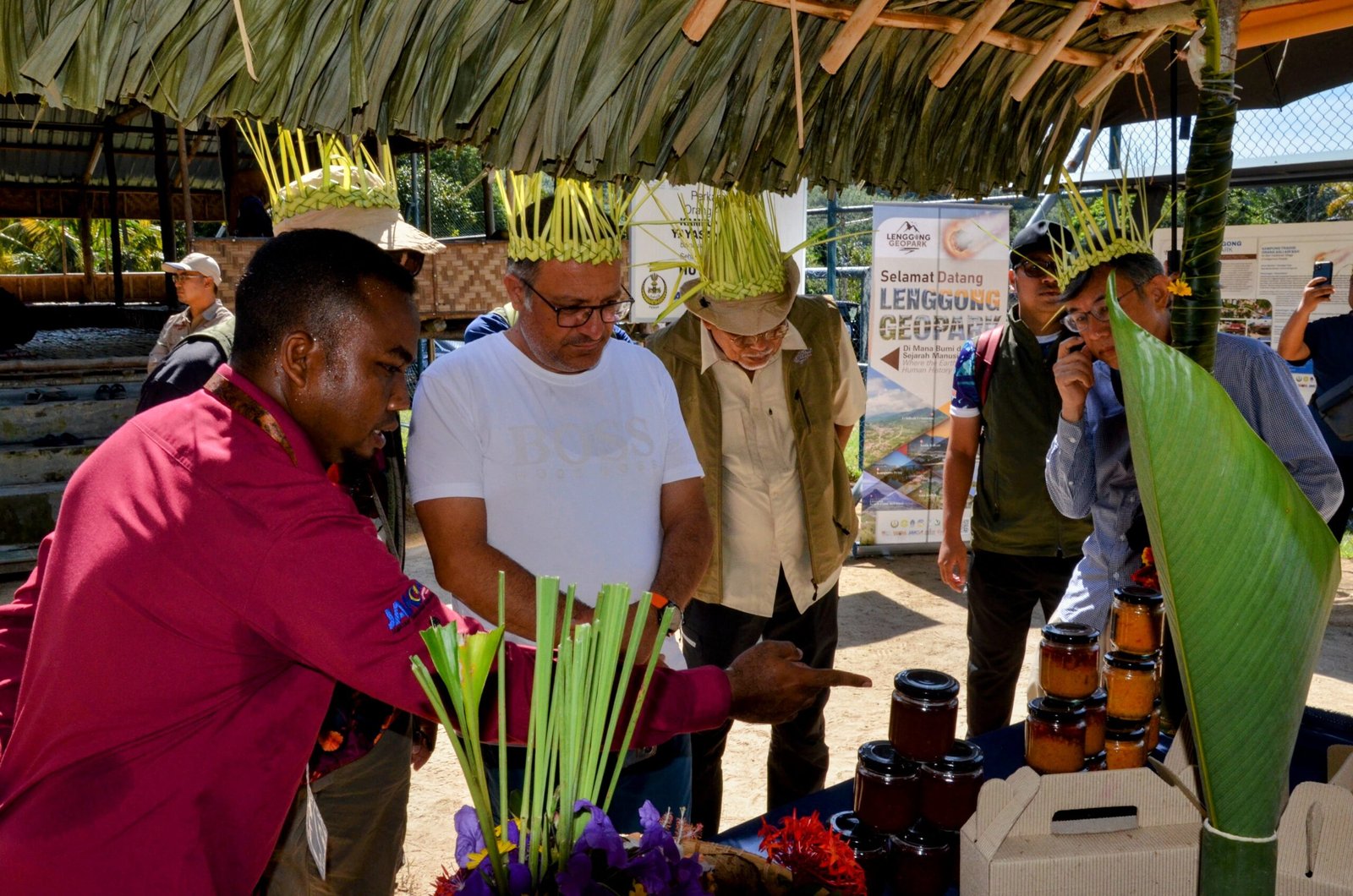 Kampung Air Bah Persembah Budaya dan Warisan Suku Lanoh Kepada Delegasi ...